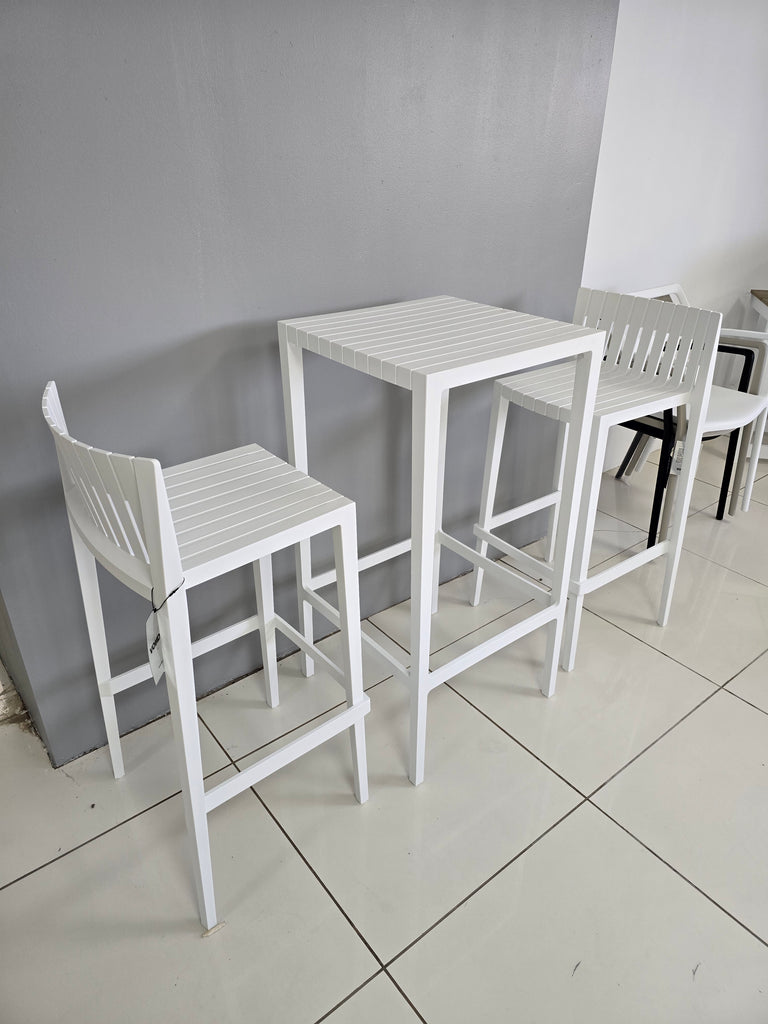 56022 SPRITZ SET 1 BAR TABLE + 2 BAR STOOL H:38¼" WHITE – Ambiente Moderno